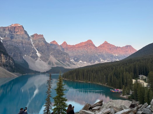 Best Times and Tips for Moraine Lake Visit – Peaks to Palaces